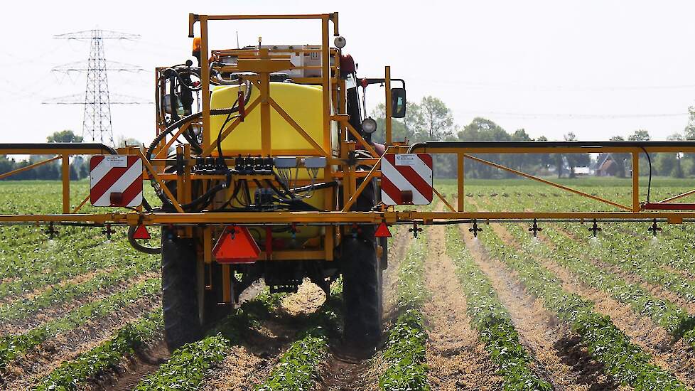 Afzet gewasbeschermingsmiddelen daalde in 2021 | Akkerwijzer.nl ...