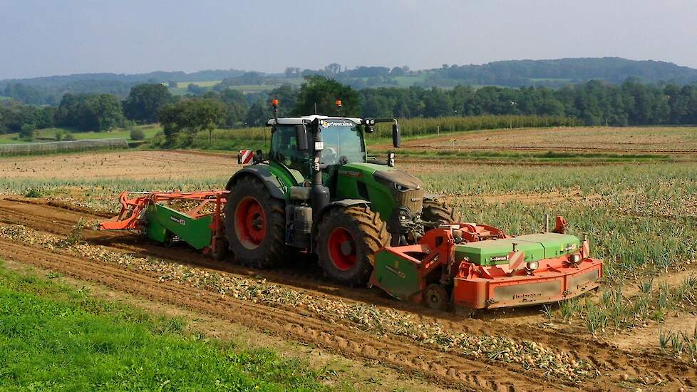 Video: Loonbedrijf Cerfontaine rooit uien in België: ‘Opbrengst lijkt vrij goed’ | Akkerwijzer ...